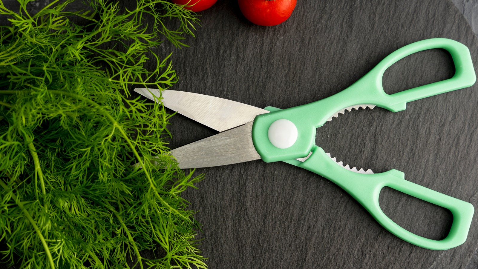 Aluminum Foil Is The Secret To Sharpening Kitchen Shears In A Pinch