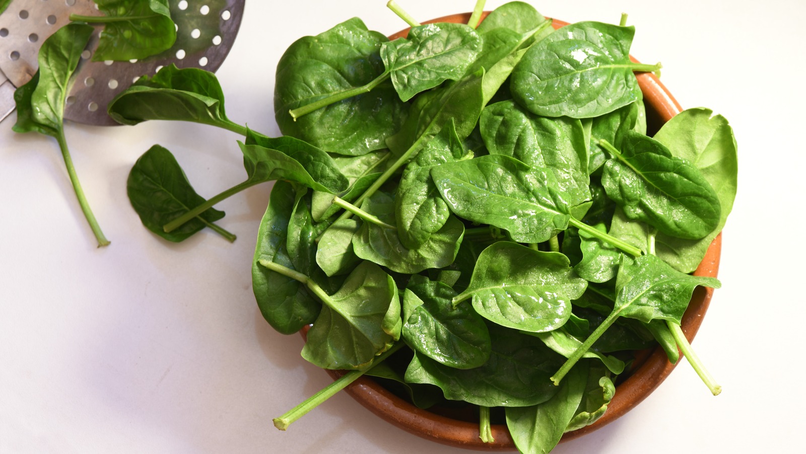 Avoid Slimy Spinach By Storing It A Salad Spinner