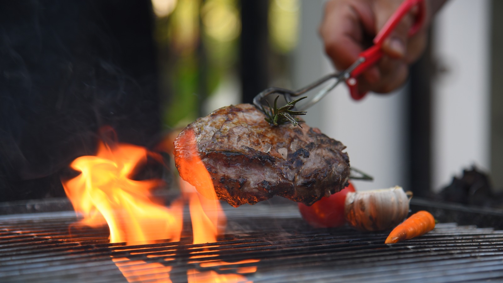 Broiling Vs Grilling: What's The Difference?