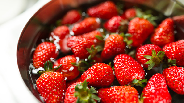 Clean Strawberries The Right Way, With A Salt Water Scrub Clean Strawberries The Right Way, With A Salt Water Scrub