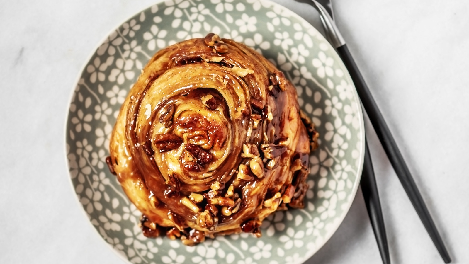 Bake Canned Cinnamon Rolls With One Crunchy Addition For A Flavorful Crunch