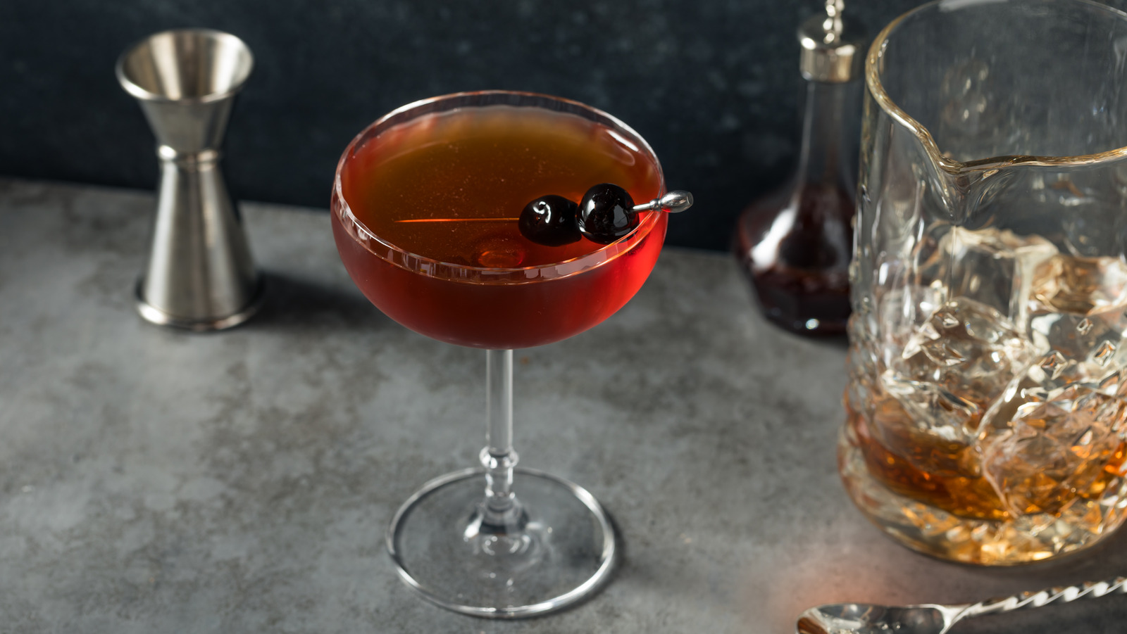 Expert Tips To Mix Up The Perfect Manhattan