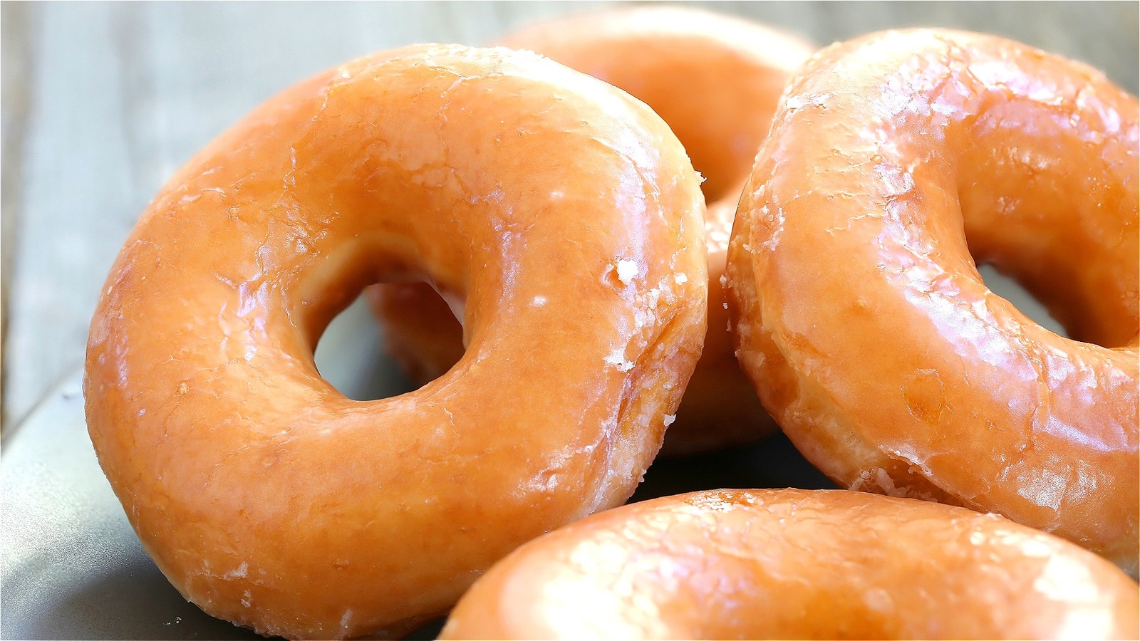 Here's How To Make A Delicious Donut Glaze With Minimal Ingredients