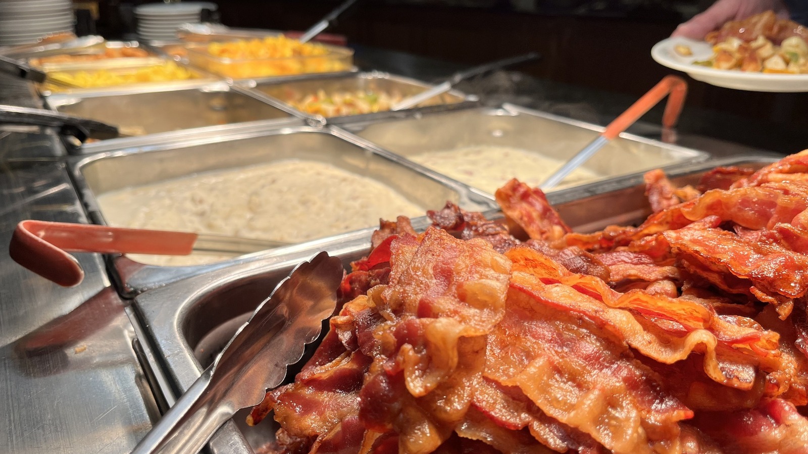 Shady Maple Smorgasbord Is America's Largest Buffet
