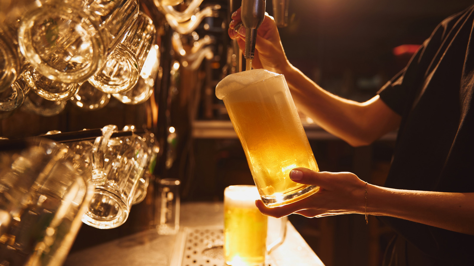 Taverns Vs Bars: The Difference You Need To Know Before Your First Sip