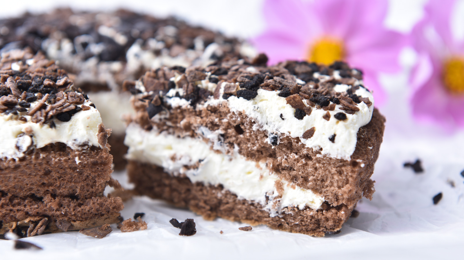 The Two Best Frostings For An Ice Cream Cake