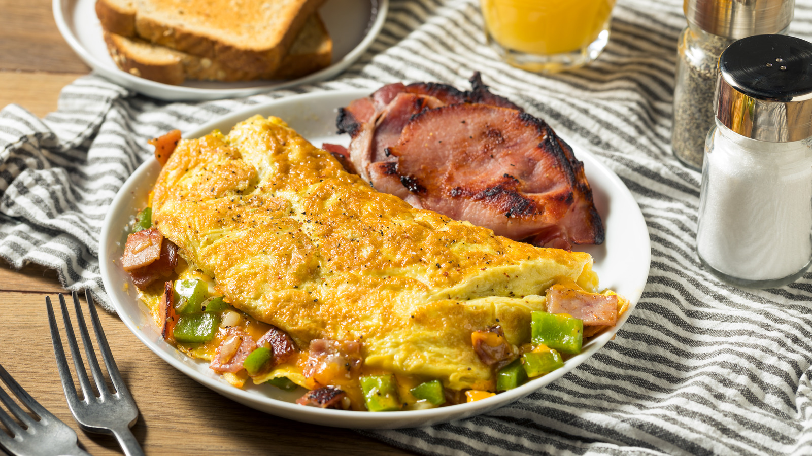 The Denver Omelette Got Its Start As A Massively Popular Sandwich