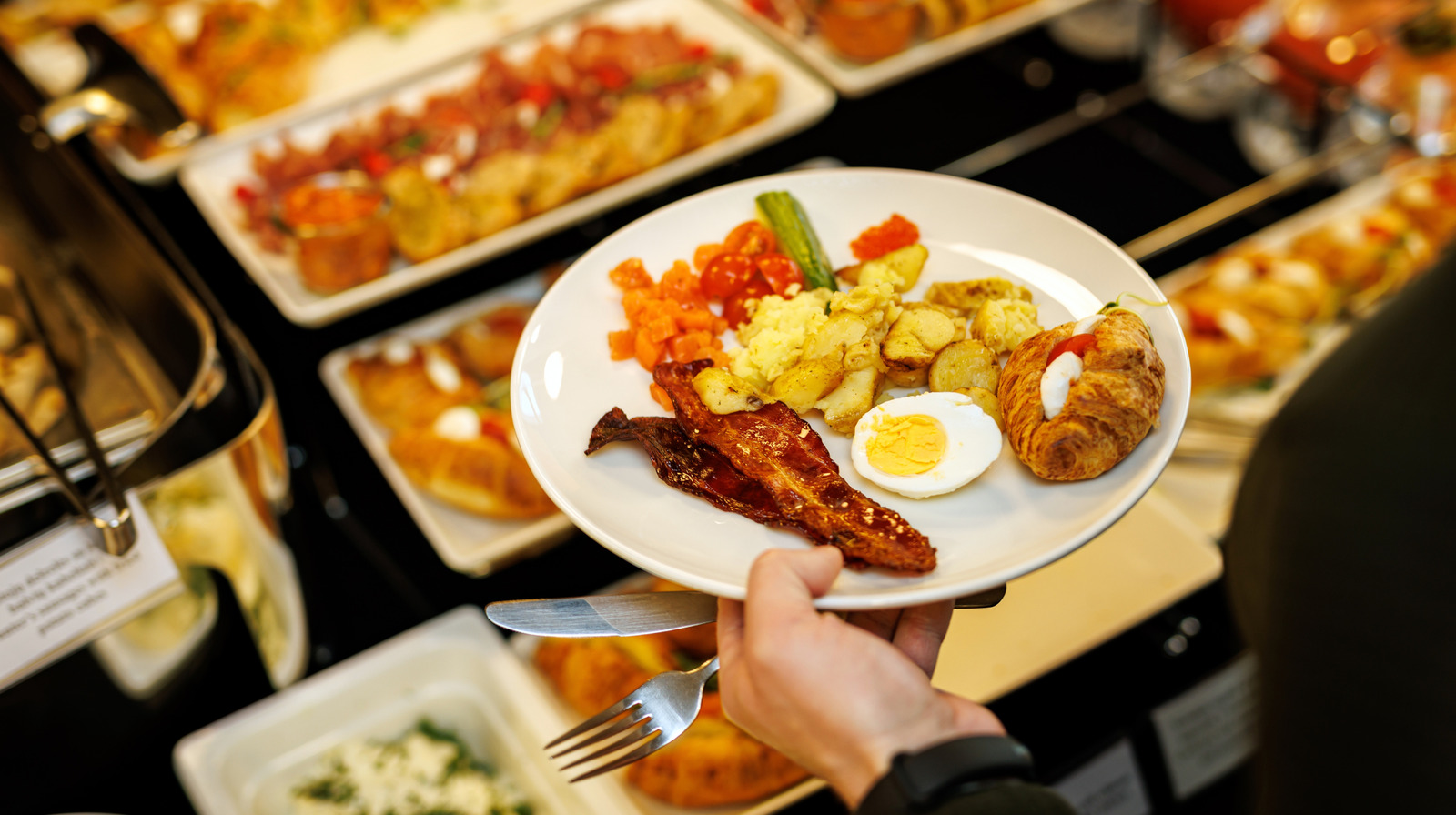 The Popular Fast Food Chain That Once Had A Breakfast Buffet (Endless ...
