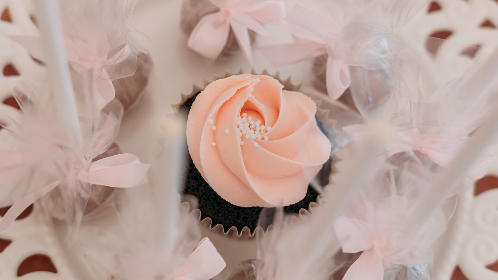 How To Make Buttercream Rosettes Like A Pro