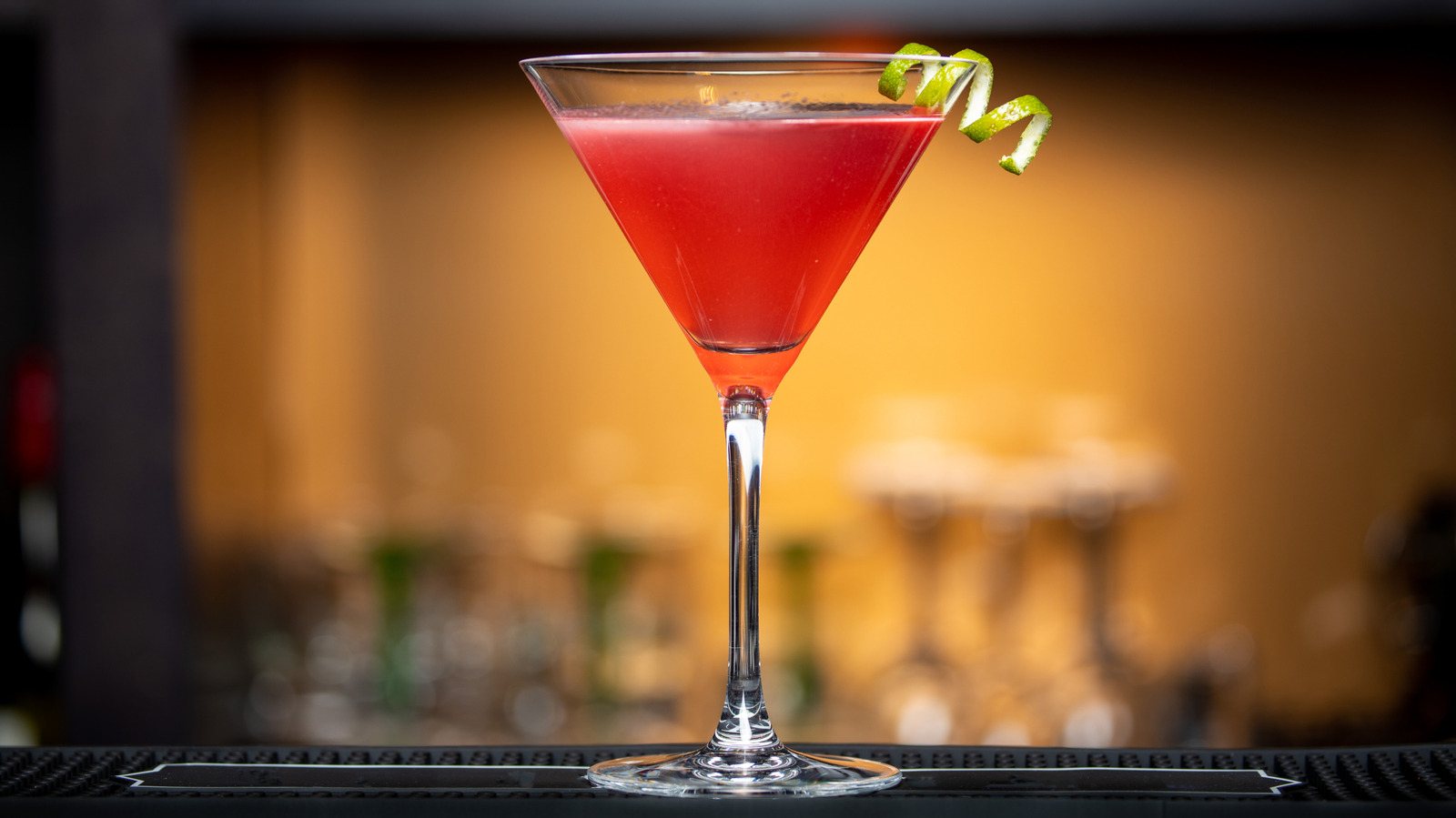 The Difference Between A Metropolitan And Cosmopolitan Cocktail