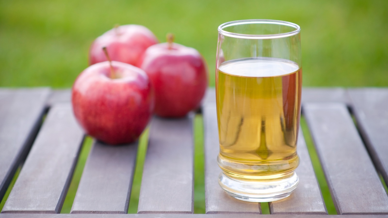 Why Apples Are The Base Of Most Juices