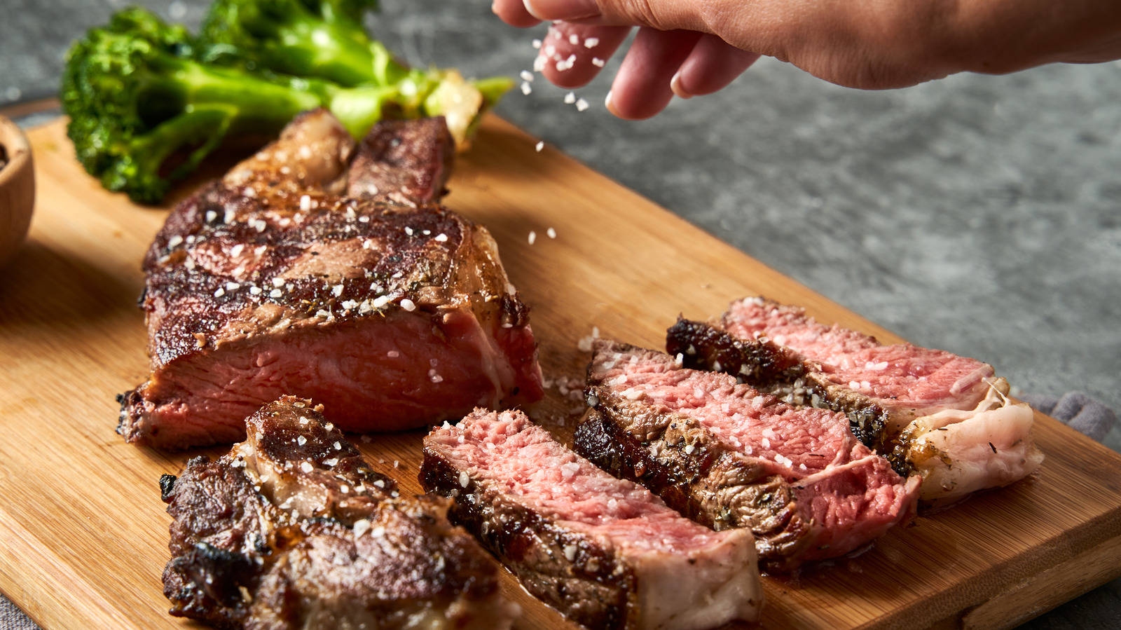 Sprinkle Flaky Salt On Your Steak Next-Level Flavor