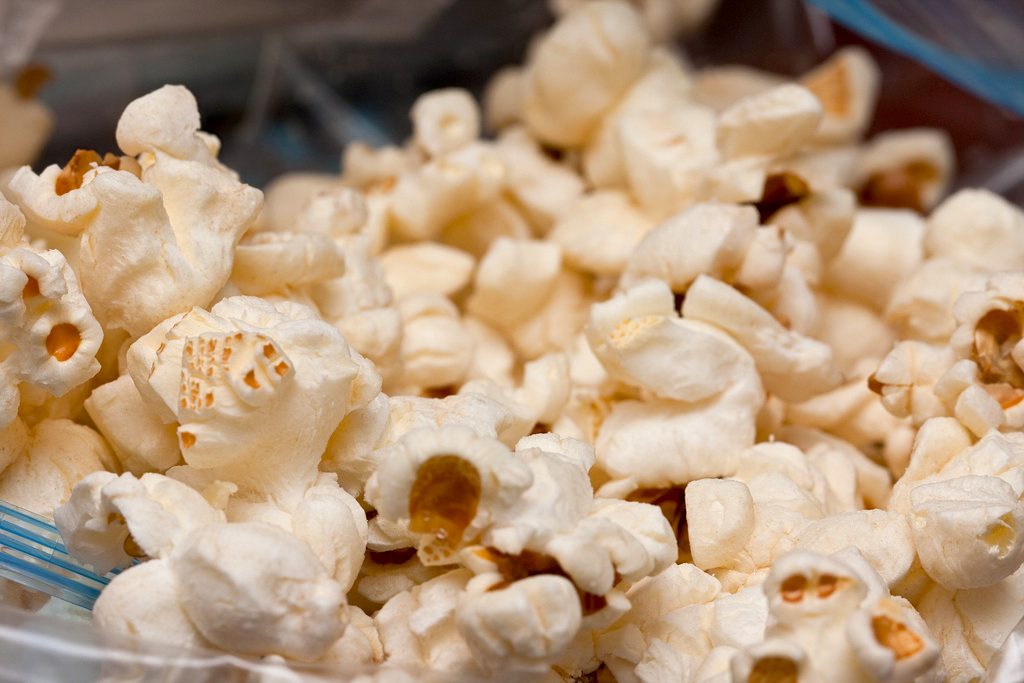 How Do You Pop Popcorn On The Stove? - Food Republic