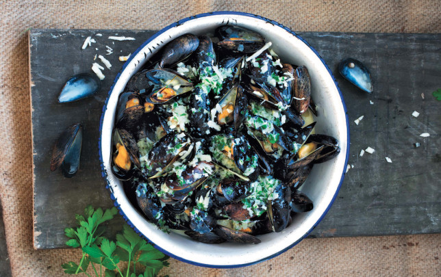 8 Ways To Make Mussels For Dinner Tonight - Food Republic