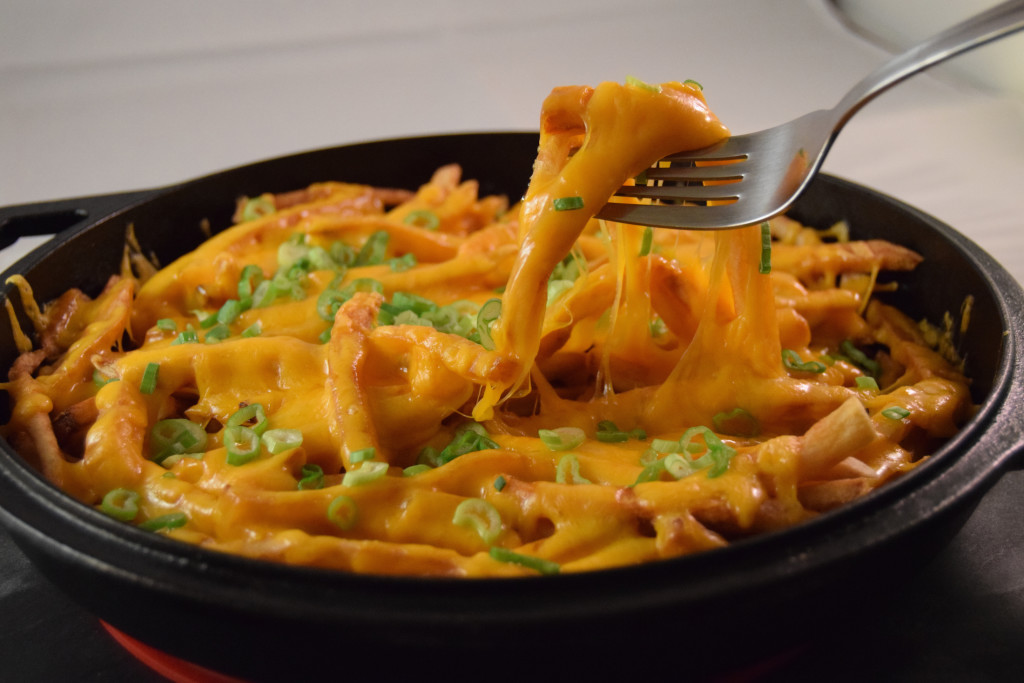 How To Make Great Cheese Fries Two Different Ways - Food Republic