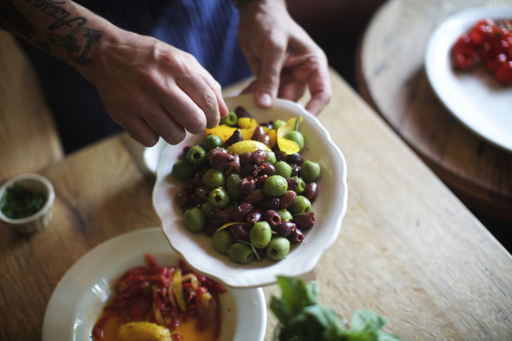 How To Host An Aperitivi Party - Food Republic
