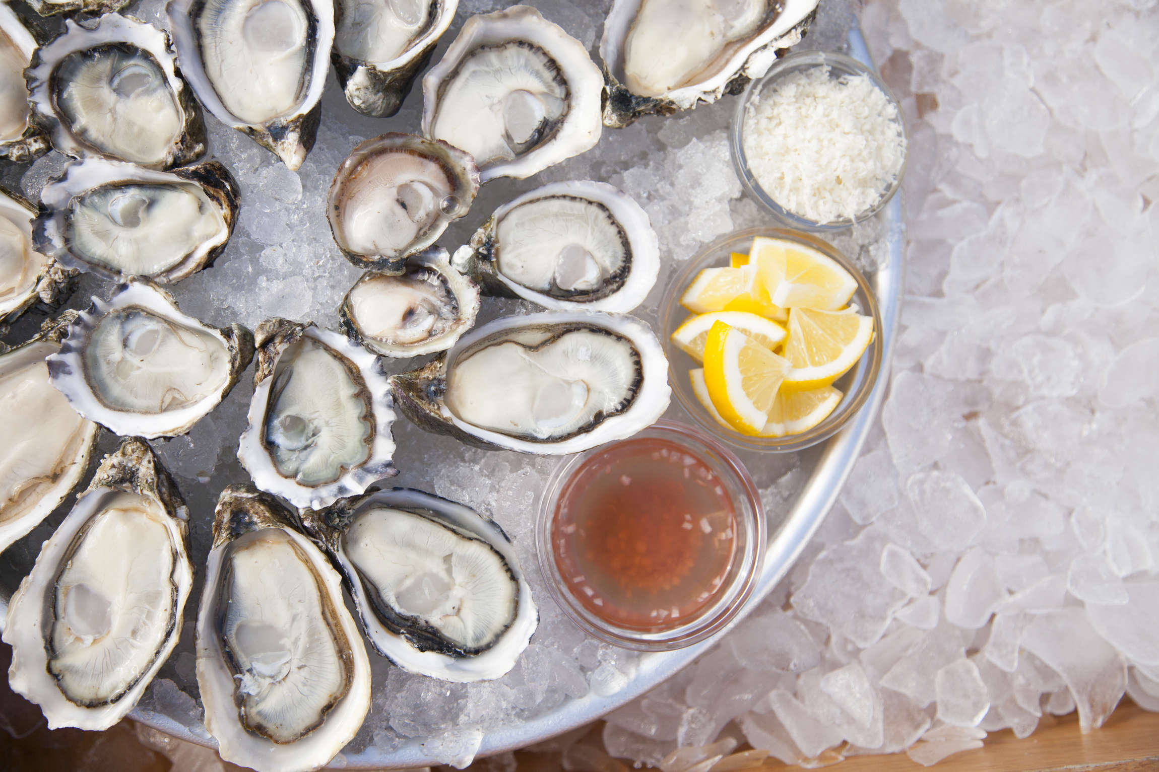 How To Shuck Oysters Like A Pro - Food Republic