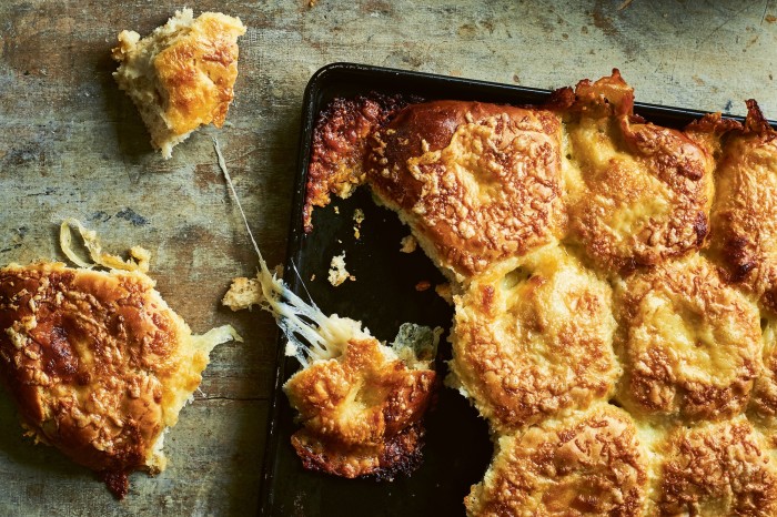 Massively Cheesy Cheese And Garlic Pull-Apart Rolls
